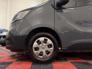 Grey Renault Trafic 2022 in Vilnius, with an engine capacity of 2.00 L and mileage of 108 thousand km for 25290 €, photo 11 on AUTOMOTO.COM.LV