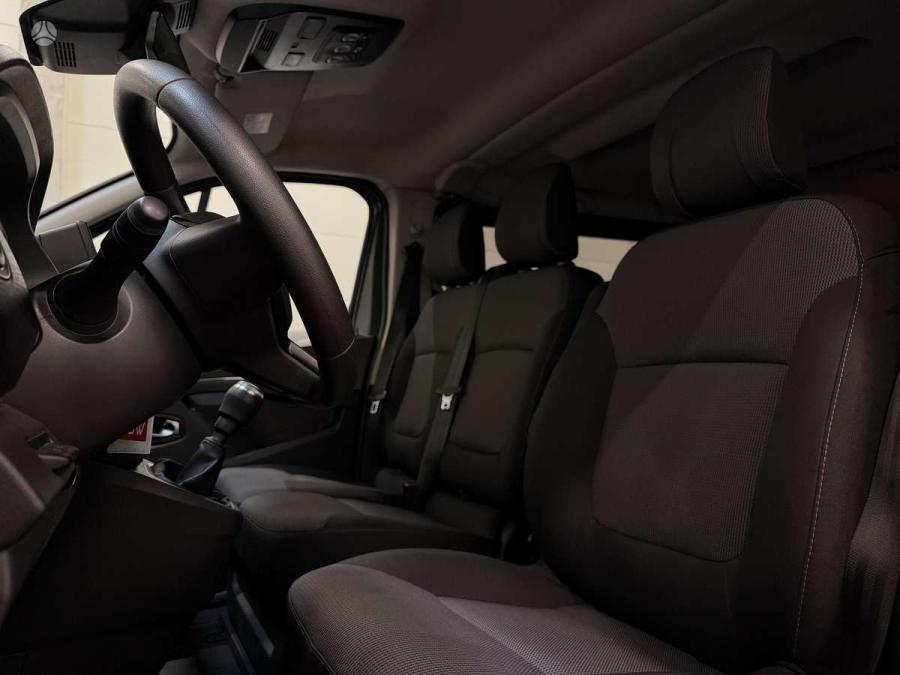 Grey Renault Trafic 2022 in Vilnius, with an engine capacity of 2.00 L and mileage of 108 thousand km for 25290 €, photo 14 on AUTOMOTO.COM.LV