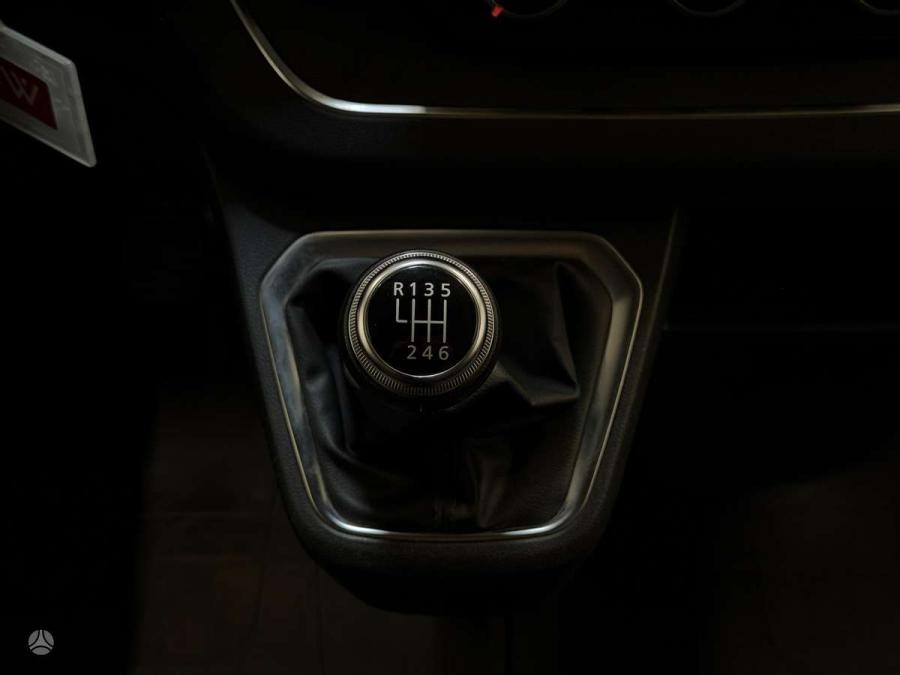 Grey Renault Trafic 2022 in Vilnius, with an engine capacity of 2.00 L and mileage of 108 thousand km for 25290 €, photo 21 on AUTOMOTO.COM.LV