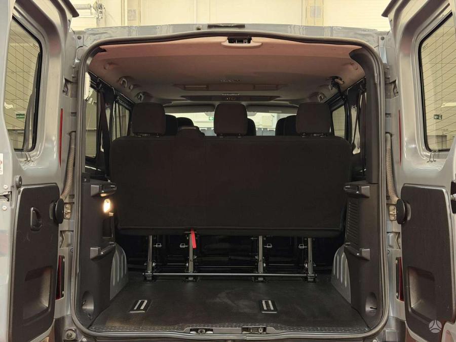 Grey Renault Trafic 2022 in Vilnius, with an engine capacity of 2.00 L and mileage of 108 thousand km for 25290 €, photo 26 on AUTOMOTO.COM.LV