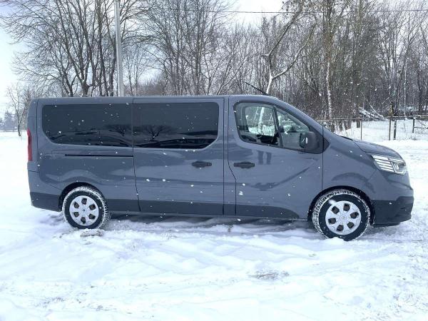 Grey Renault Trafic 2023 in Kaunas, with an engine capacity of 2.00 L and mileage of 158 thousand km for 26620 €, photo 2 on AUTOMOTO.COM.LV