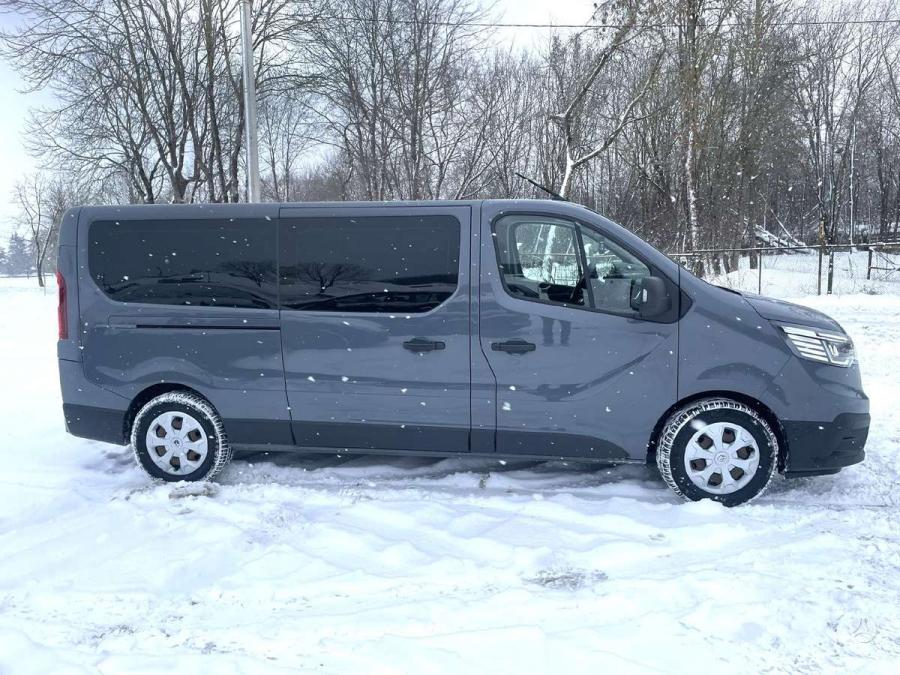 Grey Renault Trafic 2023 in Kaunas, with an engine capacity of 2.00 L and mileage of 158 thousand km for 26620 €, photo 2 on AUTOMOTO.COM.LV