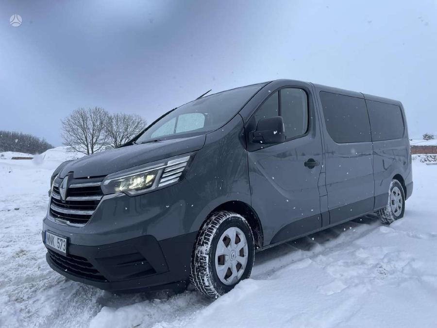 Grey Renault Trafic 2023 in Kaunas, with an engine capacity of 2.00 L and mileage of 158 thousand km for 26620 €, photo 4 on AUTOMOTO.COM.LV
