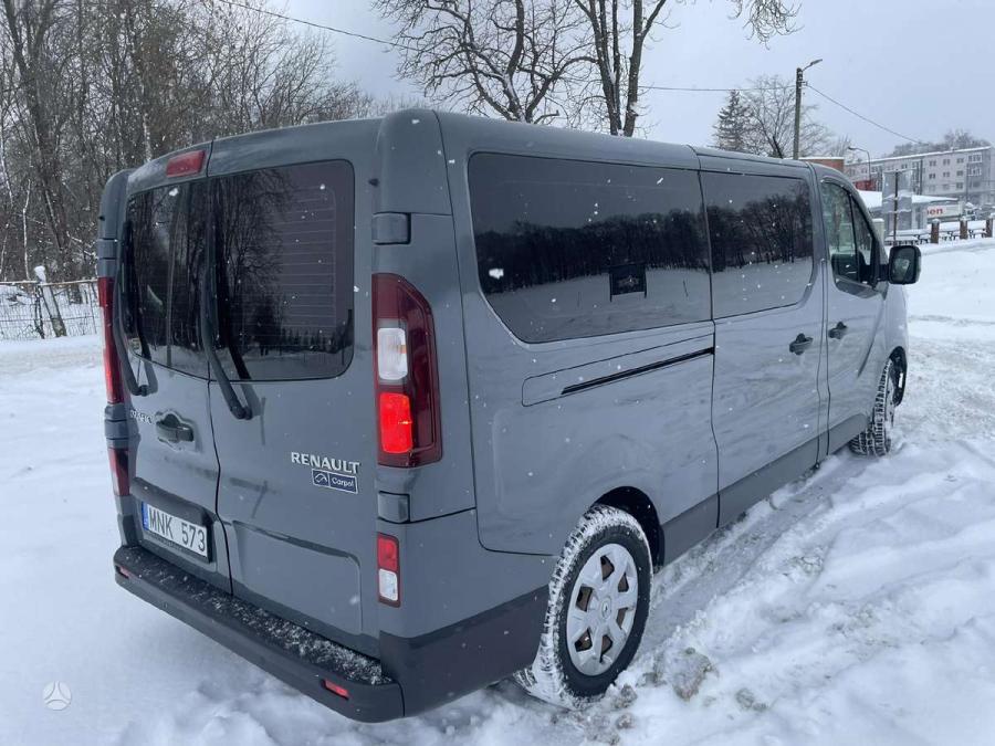Grey Renault Trafic 2023 in Kaunas, with an engine capacity of 2.00 L and mileage of 158 thousand km for 26620 €, photo 5 on AUTOMOTO.COM.LV