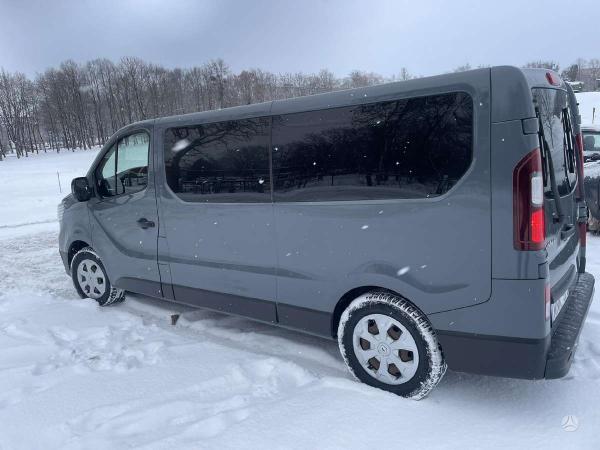 Grey Renault Trafic 2023 in Kaunas, with an engine capacity of 2.00 L and mileage of 158 thousand km for 26620 €, photo 7 on AUTOMOTO.COM.LV