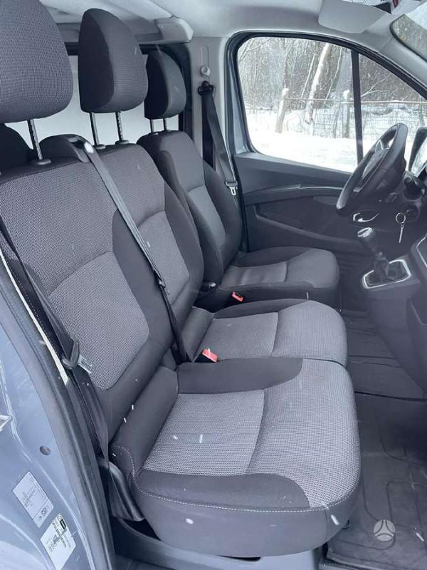 Grey Renault Trafic 2023 in Kaunas, with an engine capacity of 2.00 L and mileage of 158 thousand km for 26620 €, photo 9 on AUTOMOTO.COM.LV