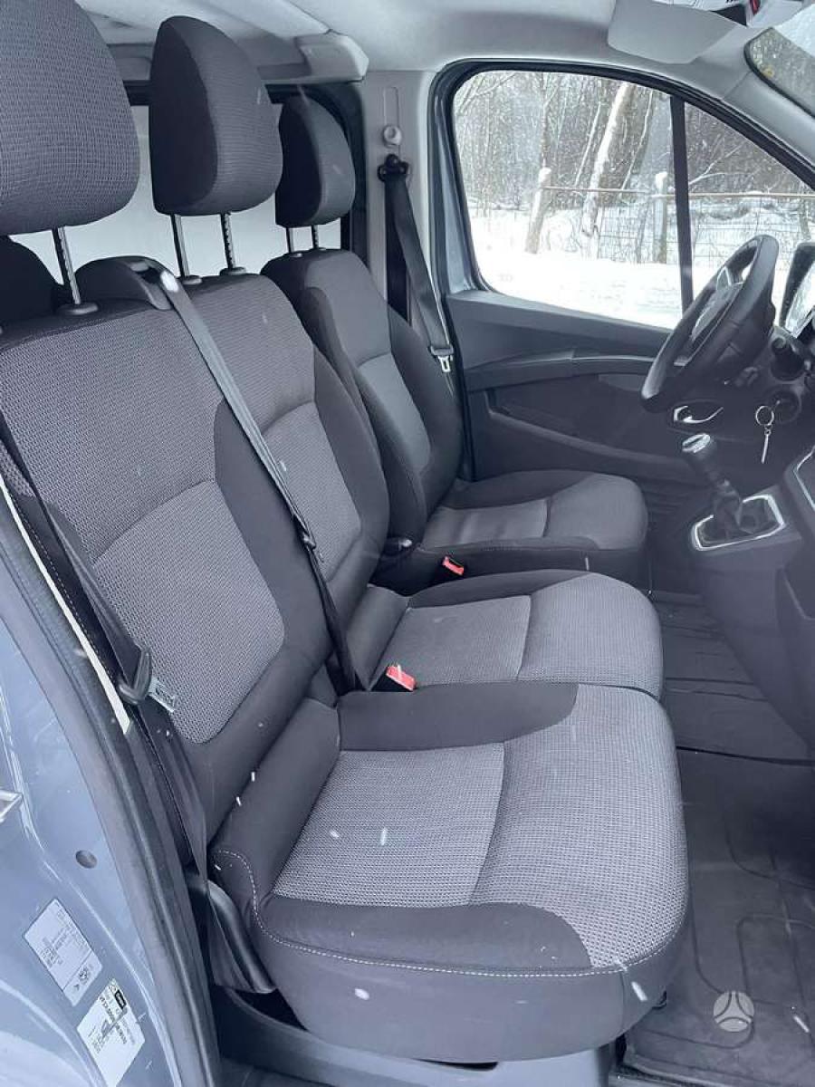 Grey Renault Trafic 2023 in Kaunas, with an engine capacity of 2.00 L and mileage of 158 thousand km for 26620 €, photo 9 on AUTOMOTO.COM.LV