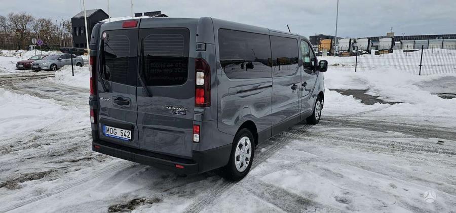 Grey Renault Trafic 2023 in Klaipeda, with an engine capacity of 2.00 L and mileage of 110 thousand km for 25500 €, photo 4 on AUTOMOTO.COM.LV