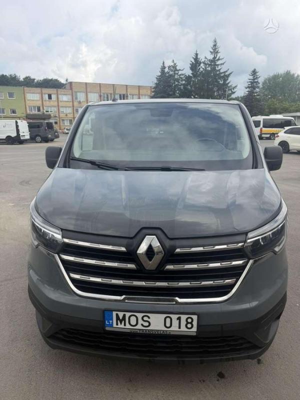 Grey Renault Trafic 2023 in Vilnius, with an engine capacity of 2.00 L and mileage of 450 thousand km for 18900 €, photo 2 on AUTOMOTO.COM.LV