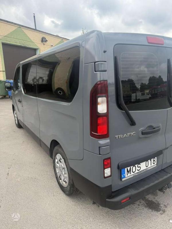 Grey Renault Trafic 2023 in Vilnius, with an engine capacity of 2.00 L and mileage of 450 thousand km for 18900 €, photo 4 on AUTOMOTO.COM.LV
