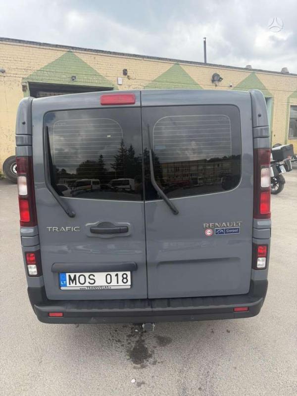 Grey Renault Trafic 2023 in Vilnius, with an engine capacity of 2.00 L and mileage of 450 thousand km for 18900 €, photo 6 on AUTOMOTO.COM.LV