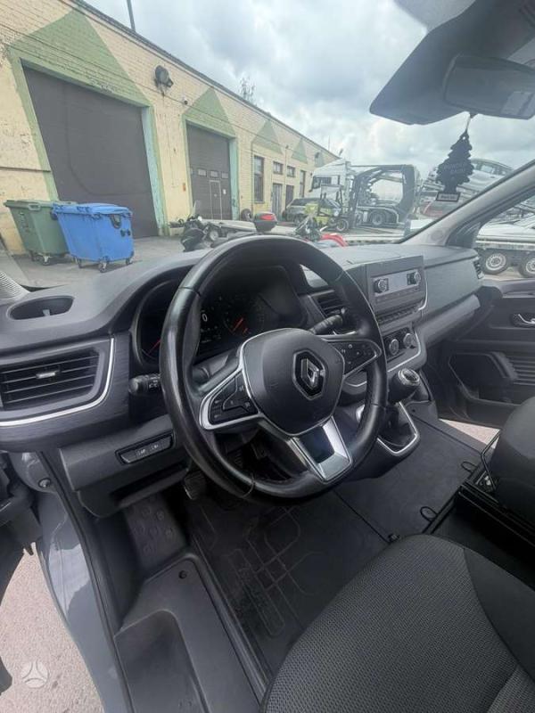 Grey Renault Trafic 2023 in Vilnius, with an engine capacity of 2.00 L and mileage of 450 thousand km for 18900 €, photo 7 on AUTOMOTO.COM.LV