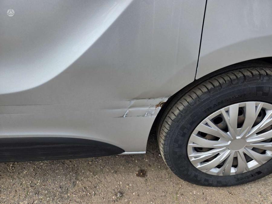 Grey Renault Trafic 2023 in Radviliskis, with an engine capacity of 2.00 L and mileage of 686 thousand km for 16940 €, photo 7 on AUTOMOTO.COM.LV