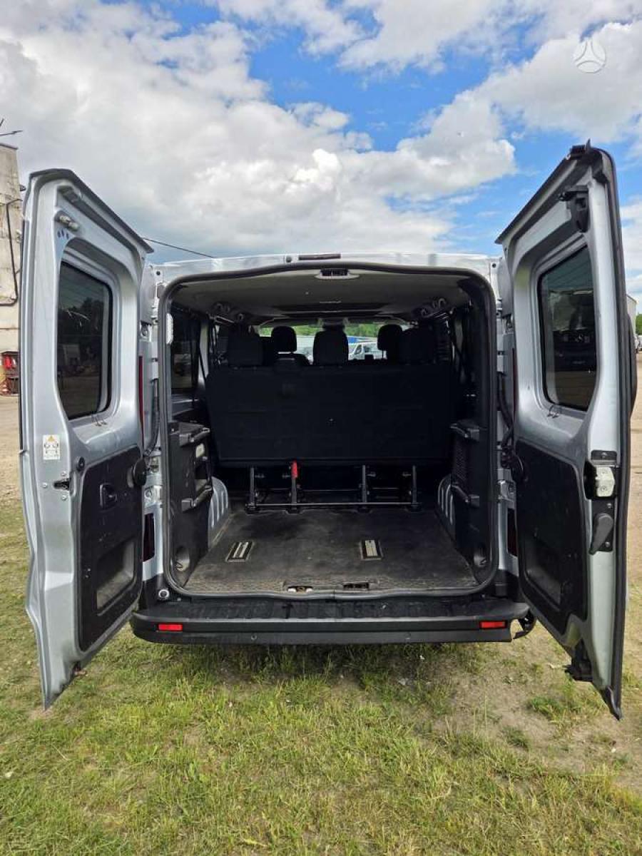 Grey Renault Trafic 2023 in Radviliskis, with an engine capacity of 2.00 L and mileage of 686 thousand km for 16940 €, photo 14 on AUTOMOTO.COM.LV