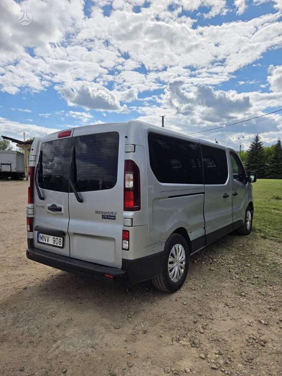Grey Renault Trafic 2023 in Radviliskis, with an engine capacity of 2.00 L and mileage of 686 thousand km for 16940 €, photo 17 on AUTOMOTO.COM.LV