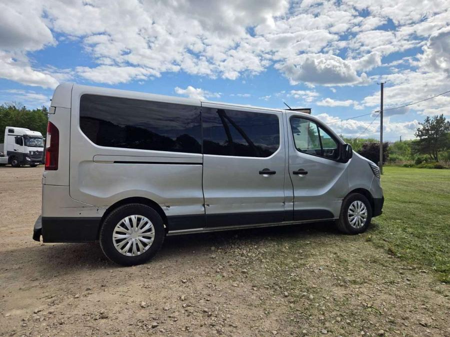 Grey Renault Trafic 2023 in Radviliskis, with an engine capacity of 2.00 L and mileage of 686 thousand km for 16940 €, photo 18 on AUTOMOTO.COM.LV