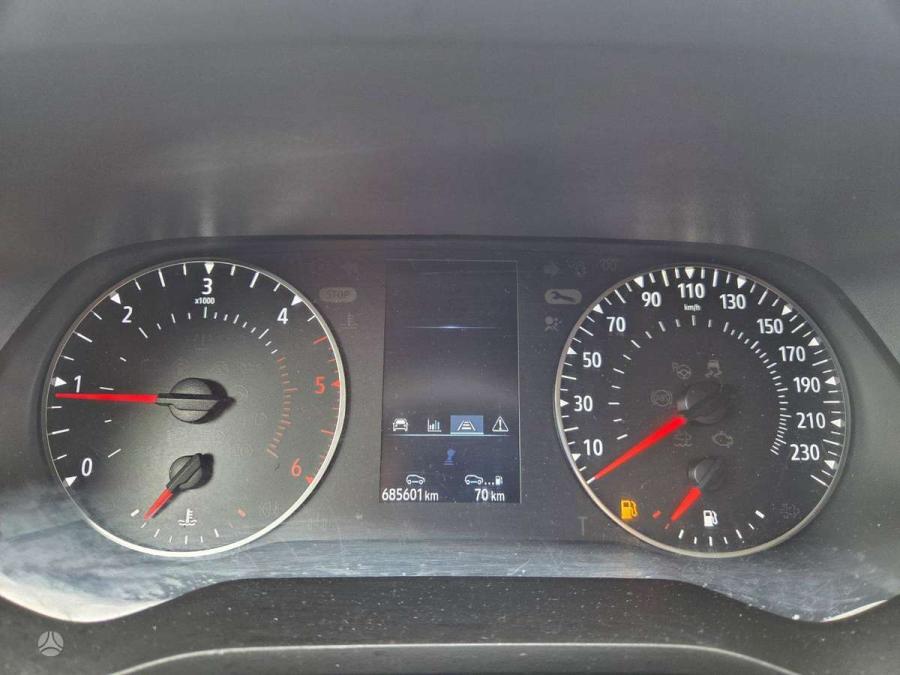 Grey Renault Trafic 2023 in Radviliskis, with an engine capacity of 2.00 L and mileage of 686 thousand km for 16940 €, photo 19 on AUTOMOTO.COM.LV