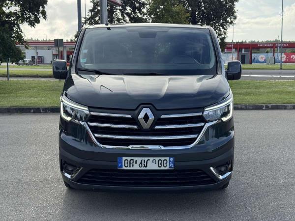 Grey Renault Trafic 2023 in Taurage, with an engine capacity of 2.00 L and mileage of 179 thousand km for 20800 €, photo 3 on AUTOMOTO.COM.LV