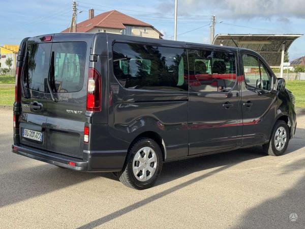 Grey Renault Trafic 2023 in Taurage, with an engine capacity of 2.00 L and mileage of 179 thousand km for 20800 €, photo 9 on AUTOMOTO.COM.LV