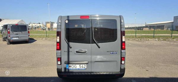 Grey Renault Trafic 2023 in Klaipeda, with an engine capacity of 2.00 L and mileage of 114 thousand km for 23500 €, photo 6 on AUTOMOTO.COM.LV