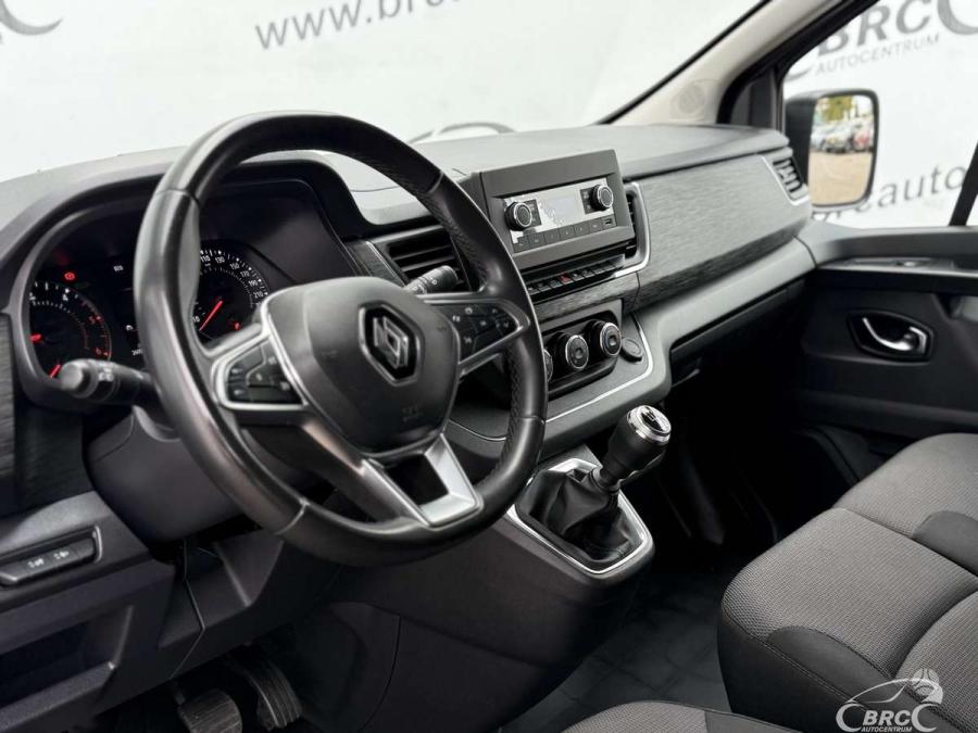 Grey Renault Trafic 2024 in Klaipeda, with an engine capacity of 2.00 L and mileage of 261 thousand km for 21000 €, photo 17 on AUTOMOTO.COM.LV