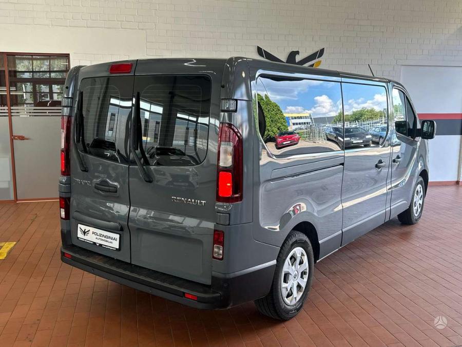 Grey Renault Trafic 2024 in Kaunas, with an engine capacity of 2.00 L and mileage of 130 thousand km for 28950 €, photo 6 on AUTOMOTO.COM.LV