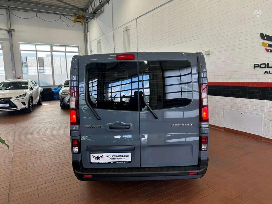 Grey Renault Trafic 2024 in Kaunas, with an engine capacity of 2.00 L and mileage of 130 thousand km for 28950 €, photo 7 on AUTOMOTO.COM.LV