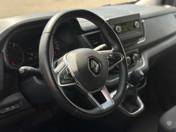 Grey Renault Trafic 2024 in Kaunas, with an engine capacity of 2.00 L and mileage of 130 thousand km for 28950 €, photo 7 on AUTOMOTO.COM.LV