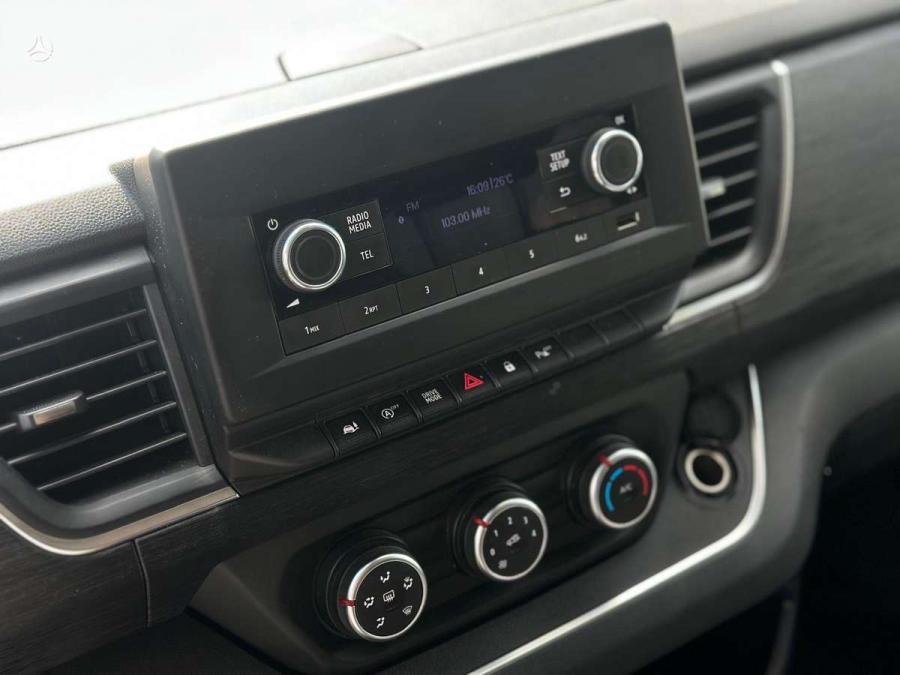 Grey Renault Trafic 2024 in Kaunas, with an engine capacity of 2.00 L and mileage of 130 thousand km for 28950 €, photo 12 on AUTOMOTO.COM.LV