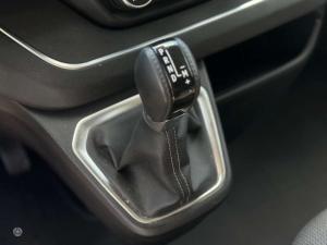 Grey Renault Trafic 2024 in Kaunas, with an engine capacity of 2.00 L and mileage of 130 thousand km for 28950 €, photo 14 on AUTOMOTO.COM.LV