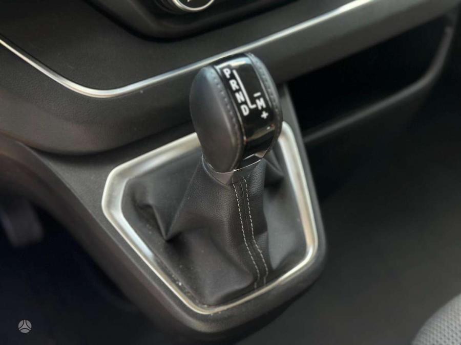 Grey Renault Trafic 2024 in Kaunas, with an engine capacity of 2.00 L and mileage of 130 thousand km for 28950 €, photo 14 on AUTOMOTO.COM.LV