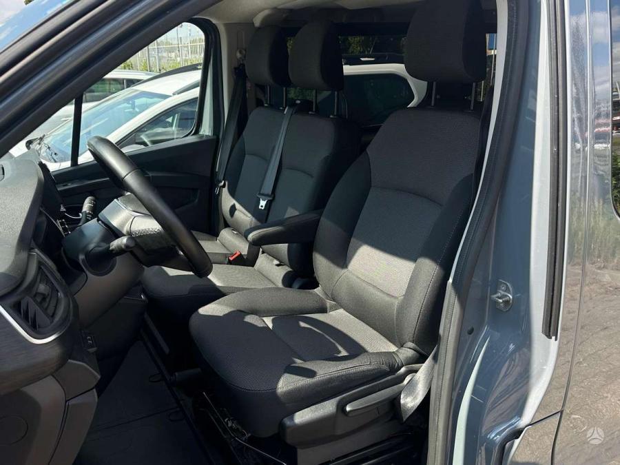 Grey Renault Trafic 2024 in Kaunas, with an engine capacity of 2.00 L and mileage of 130 thousand km for 28950 €, photo 15 on AUTOMOTO.COM.LV