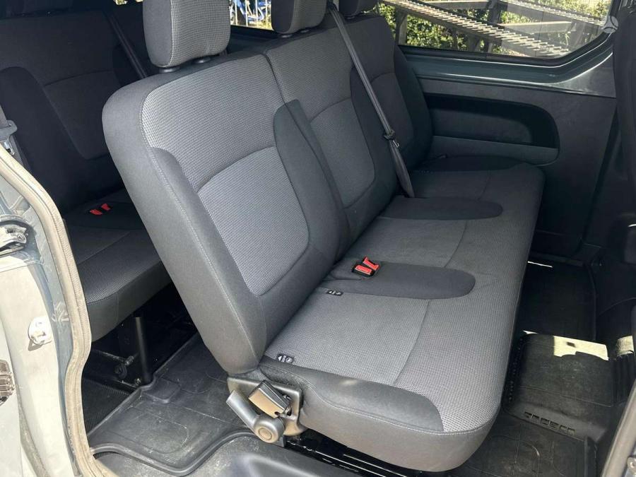 Grey Renault Trafic 2024 in Kaunas, with an engine capacity of 2.00 L and mileage of 130 thousand km for 28950 €, photo 17 on AUTOMOTO.COM.LV
