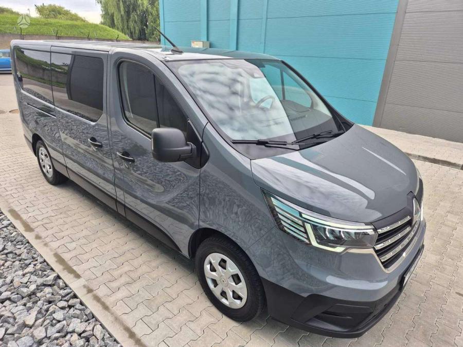 Pelēks Renault Trafic 2024 Kauņa, ar dzinēja tilpumu 2.00 L un nobraukumu 265 tūkst. km par 24700 €, foto 1 vietnē AUTOMOTO.COM.LV