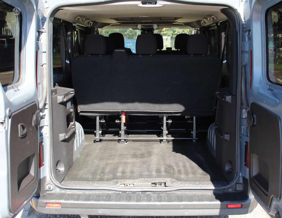 Grey Renault Trafic 2024 in Vilnius, with an engine capacity of 2.00 L and mileage of 105 thousand km for 29500 €, photo 16 on AUTOMOTO.COM.LV