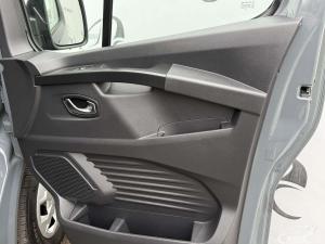 Pelēks Renault Trafic 2024 Klaipėda, ar dzinēja tilpumu 2.00 L un nobraukumu 261 tūkst. km par 20000 €, foto 7 vietnē AUTOMOTO.COM.LV