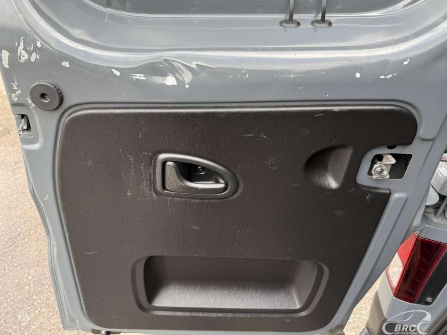 Pelēks Renault Trafic 2024 Klaipėda, ar dzinēja tilpumu 2.00 L un nobraukumu 261 tūkst. km par 20000 €, foto 13 vietnē AUTOMOTO.COM.LV