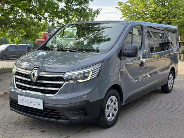 Pelēks Renault Trafic 2024 Viļņa, ar dzinēja tilpumu 2.00 L un nobraukumu 73 tūkst. km par 26300 €, foto 1 vietnē AUTOMOTO.COM.LV