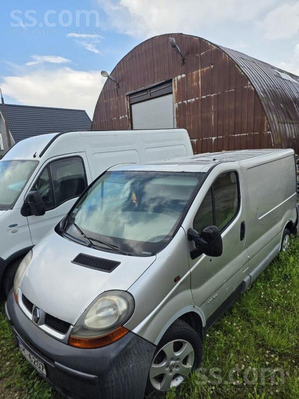 Pelēks Renault Trafic 2002 Valmiera, ar dzinēja tilpumu 1.90 L un nobraukumu 460 tūkst. km par 990 €, foto 1 vietnē AUTOMOTO.COM.LV