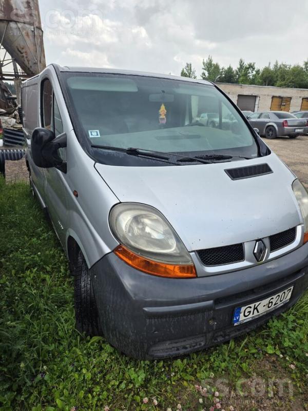 Pelēks Renault Trafic 2002 Valmiera, ar dzinēja tilpumu 1.90 L un nobraukumu 460 tūkst. km par 990 €, foto 2 vietnē AUTOMOTO.COM.LV