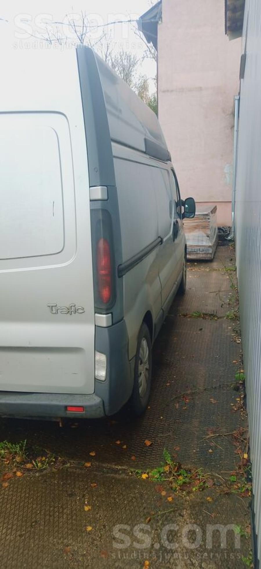 Pelēks Renault Trafic 2003 Rīga, ar dzinēja tilpumu 1.90 L un nobraukumu 359 tūkst. km par 3500 €, foto 4 vietnē AUTOMOTO.COM.LV
