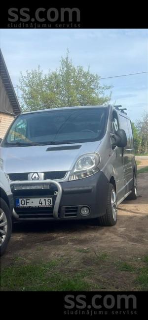 Pelēks Renault Trafic 2004 Preiļi, ar dzinēja tilpumu 2.50 L un nobraukumu 271 tūkst. km par 4800 €, foto  vietnē AUTOMOTO.COM.LV