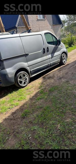 Pelēks Renault Trafic 2004 Preiļi, ar dzinēja tilpumu 2.50 L un nobraukumu 271 tūkst. km par 4800 €, foto 3 vietnē AUTOMOTO.COM.LV