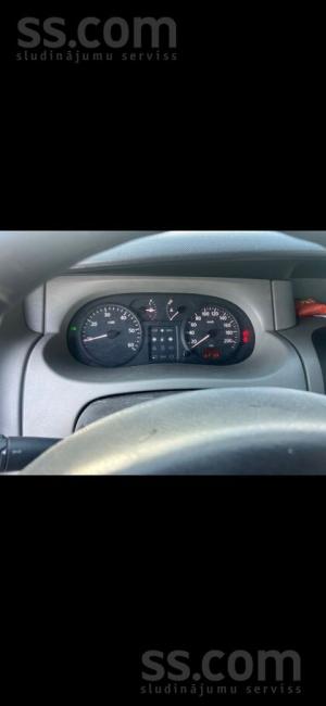 Pelēks Renault Trafic 2004 Preiļi, ar dzinēja tilpumu 2.50 L un nobraukumu 271 tūkst. km par 4800 €, foto 6 vietnē AUTOMOTO.COM.LV