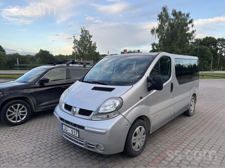 Grey Renault Trafic 2004 in Cesis, with an engine capacity of 2.50 L and mileage of 310 thousand km for 1000 €, photo 1 on AUTOMOTO.COM.LV