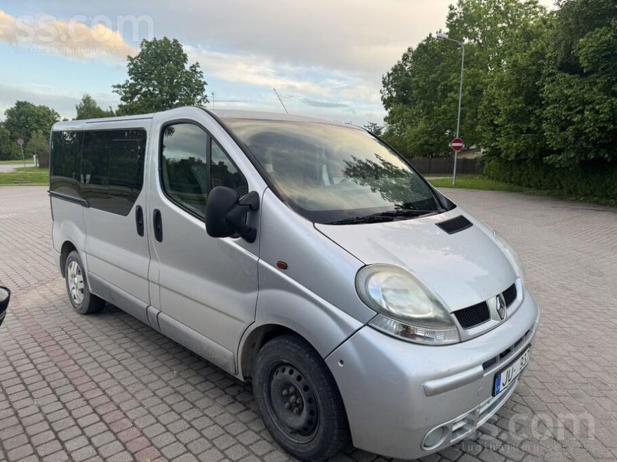Grey Renault Trafic 2004 in Cesis, with an engine capacity of 2.50 L and mileage of 310 thousand km for 1000 €, photo 3 on AUTOMOTO.COM.LV