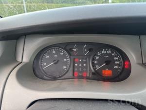 Grey Renault Trafic 2004 in Cesis, with an engine capacity of 2.50 L and mileage of 310 thousand km for 1000 €, photo 6 on AUTOMOTO.COM.LV