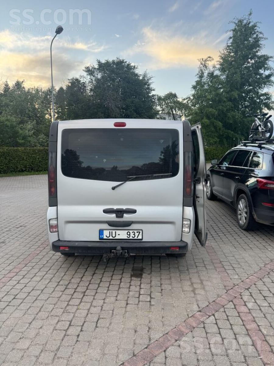 Grey Renault Trafic 2004 in Cesis, with an engine capacity of 2.50 L and mileage of 310 thousand km for 1000 €, photo 8 on AUTOMOTO.COM.LV