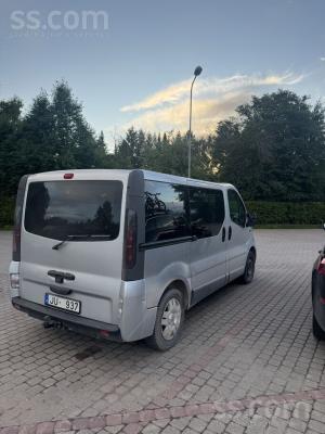 Grey Renault Trafic 2004 in Cesis, with an engine capacity of 2.50 L and mileage of 310 thousand km for 1000 €, photo 9 on AUTOMOTO.COM.LV