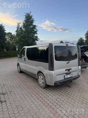 Grey Renault Trafic 2004 in Cesis, with an engine capacity of 2.50 L and mileage of 310 thousand km for 1000 €, photo 10 on AUTOMOTO.COM.LV